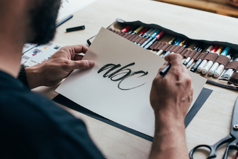 O que é lettering? Saiba mais sobre essa forma de arte | Quatrocor